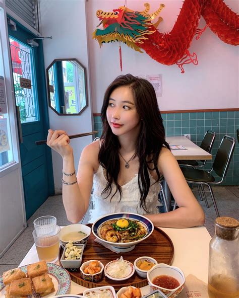 오아희ohahee오밍키🐣 요리주점 말구 중화가정식당은 처음 가봣는데 중국 느낌 나고 넘 예쁜 가게 엿당 새우고추잡채랑