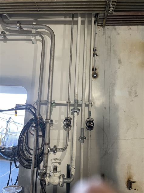 配管艤装作業現場の状況雰囲気 株式会社 山電全国の造船プラントへ技術者を造船の仕事求人発電所の仕事求人一人親方の仕事