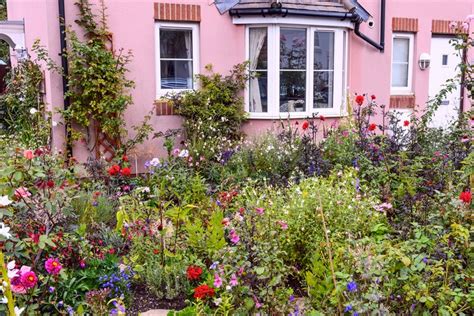 30 Flower Bed Ideas For Your Garden Bbc Gardeners World Magazine