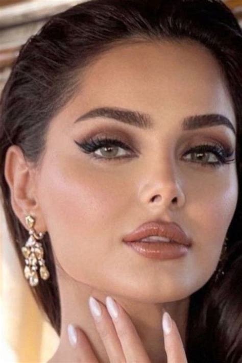 Pin By Βάσια βαμβακιδη On Μαλλια Gorgeous Makeup Brunette Makeup