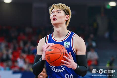 罚球还得练！王哲林半场7中3and8罚3中得到9分9板2助2帽 直播吧