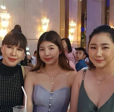 ส้มเช้ง สามช่า เปิดตัวลูกสาวครั้งแรก น้องหยก น้องคิม ได้ความสวยจากแม่มาเต็มๆ The Bangkok Insight