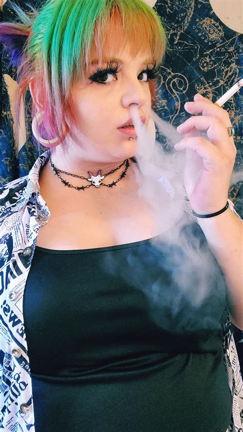 Thick Girl Thick Smoke 🥰🥰 Goes Perfect Together Rdarksidesmokingfetish