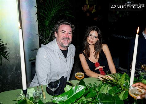 Emily Ratajkowski Sizzles In Sexy Look At Unpack 24 Event AZNude