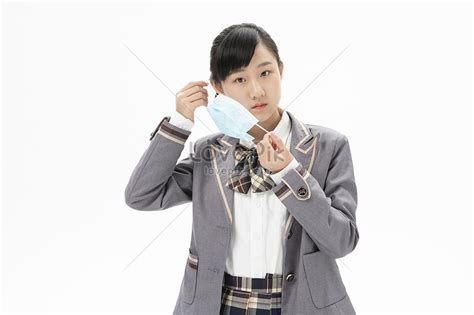 마스크를 쓰고 여자의 이미지