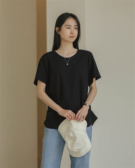 빅사이즈쇼핑몰 마리앙플러스 플러스사이즈 ⠀ 단벌 착용에도 완성도 높은 룩을 연출하는 제작 원피스입니다 라인감 없이 여유로운 실루엣으로 체형을 커버해 전혀 부담이