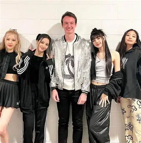 Нетизены обнаружили новые улики отношений Лисой из Blackpink и