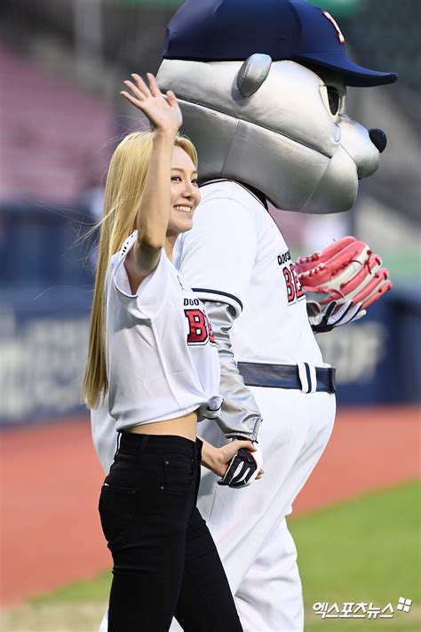 효연 소녀시대 6번째 잠실 시구 주인공 금발의 승리요정 예약[엑s Hd화보] 나무뉴스