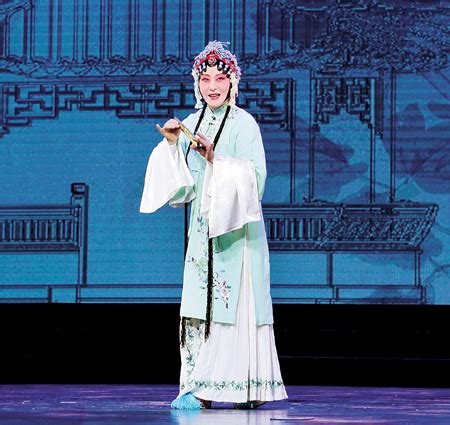 中国戏剧梅花奖获得者孔爱萍表演昆曲