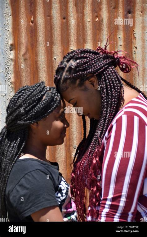 Mutter Und Tochter L Cheln Stockfotos Und Bilder Kaufen Alamy