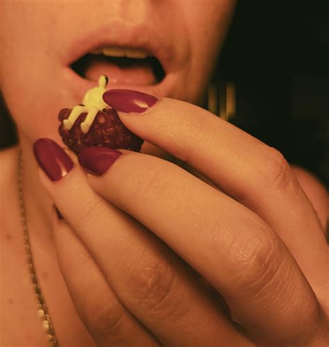 Tiny On Raspberry What A Misfortune Or Actually Fortune R Vore Giantess