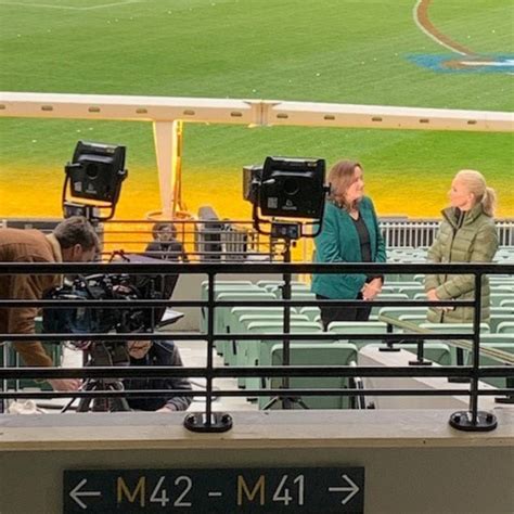 Image Gallery Fetching Events And Communications