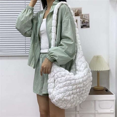 꿈꾸는고양이 몽글몽글 구름 퀄팅 빅 크로스백 10컬러 여성 데일리 컬러감 이쁜 보부상 가방