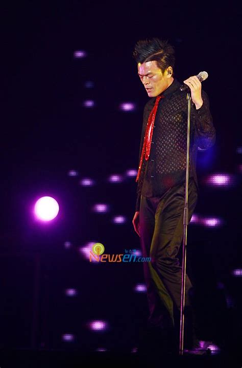 [포토엔]무대위에서 빛나는 가수 박진영 네이트 뉴스