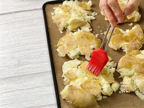 납작감자구이 스매쉬드포테이토와 랜치소스