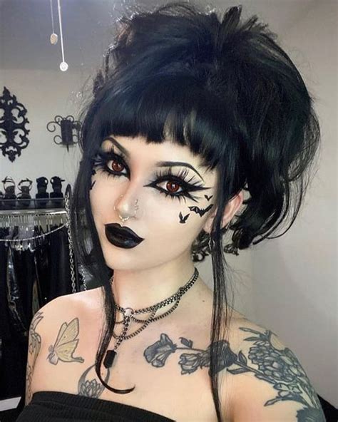 Pin By 𝔐𝔞𝔯𝔦𝔩𝔶𝔫 ݁𝜗☠︎︎𝜚 ݁₊🩸 On Looks Goth Eye Makeup Alternative