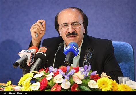 اردشیر صالح پور رئیس جمهور و مسئولان بیشتر درمیان هنرمندان حضور یابند