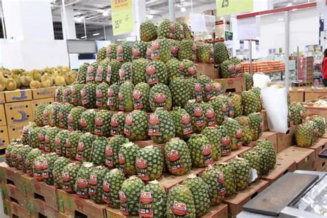 Peel And Cut A Pineapple In 10 Seconds Doles Machine Does It