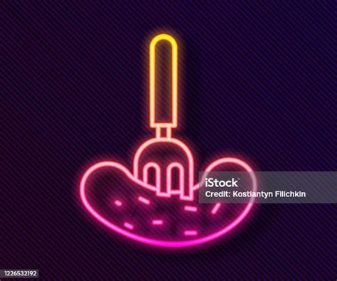 검은 색 배경에 고립 된 포크 아이콘에 빛나는 네온 라인 절인 오이 벡터 일러스트레이션 건강한 생활방식에 대한 스톡 벡터 아트