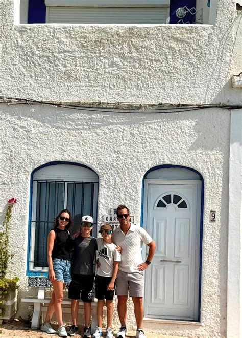 Patrick Benoit De Salut Bonjour Recharge Ses Batteries Sous Le Soleil Du Portugal Avec Sa