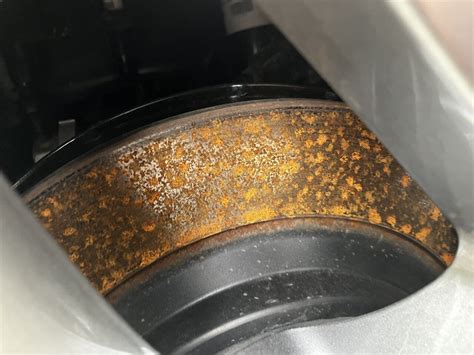 녹슨 타이어디스크 갈아줘야 하는데 귀찮네여 자동차 에펨코리아