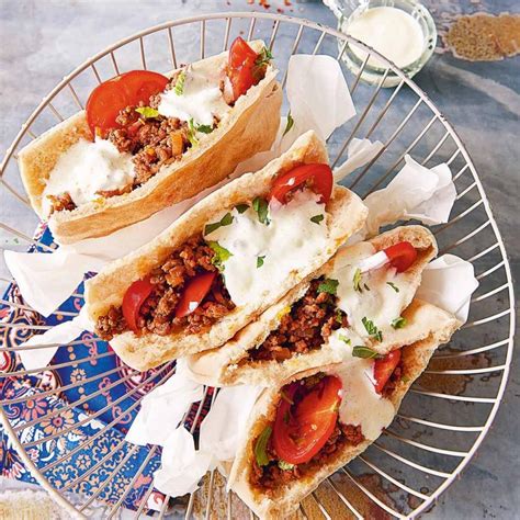 Pita-Taschen mit scharfem Hackfleisch: Rezept - [LIVING AT HOME ...