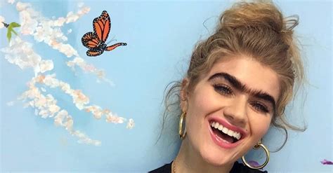 Блогер с монобровью призвала девушек не стесняться своих особенностей