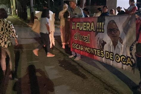 Manifestantes Piden A Amlo La Renuncia Del Fiscal De Quintana Roo