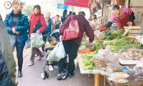 店舖貨物阻街 多年冇改善 東方日報