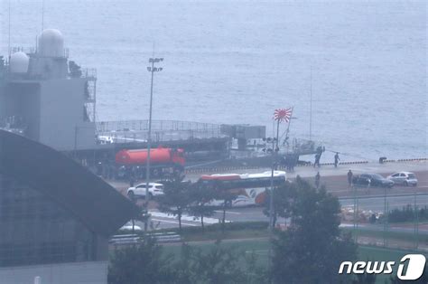 욱일기 게양 일본 호위함 부산 입항 네이트 뉴스