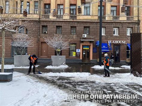 Комунальники всю ніч прибирали сніг із вулиць Дніпра Новини Дніпра Дніпро Оперативний