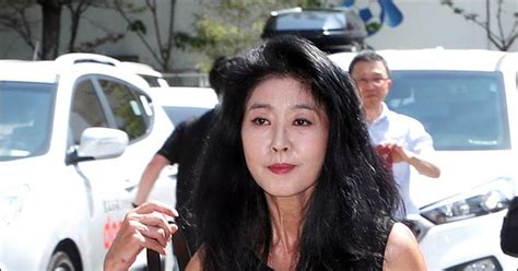 이재명 스캔들 김부선 피고발인 신분으로 경찰 출석