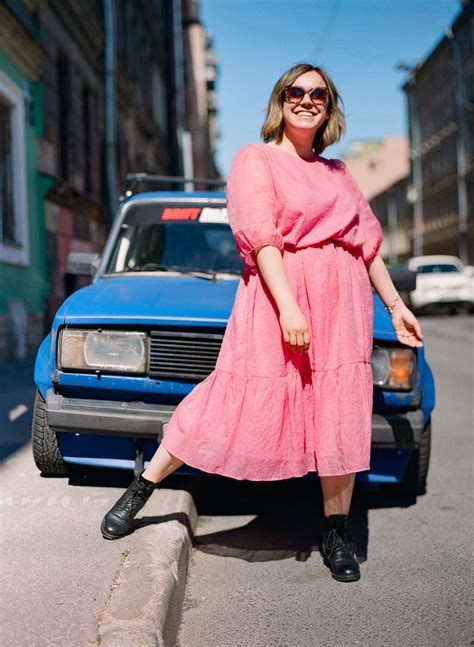 Девушка в розовом платье Fashion Shirt Dress Dress