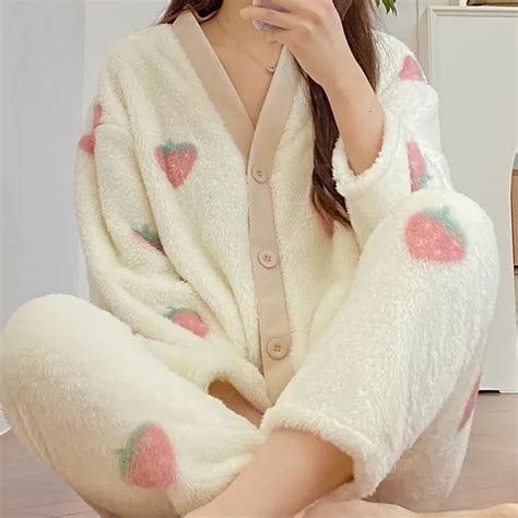 잠옷 파자마 커플잠옷 쏠레이오 포근포근한 마이멜로디 수면잠옷🎀 가격대가 있는 만큼 퀄리티 좋은 정품 상품으로 선물용으로 강추🤍 Instagram