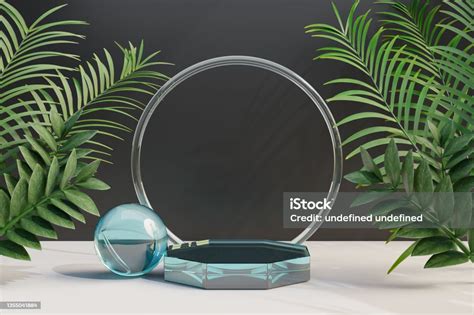 화장품 디스플레이 제품 스탠드 어두운 배경에 자연 야자 수 잎을 가진 스텝 클리어 유리 연단 3d 렌더링 그림 0명에 대한 스톡 사진 및 기타 이미지 Istock