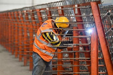 江苏泗洪：跨河特大桥建设正酣 人民图片网
