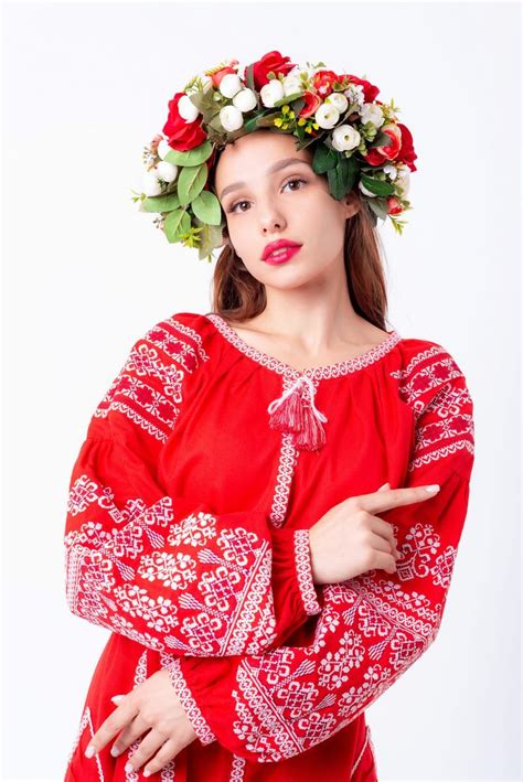 Красивая девушка в украинской вышиванке Фотосессии девушек Фотосессии беременных Фотосессия