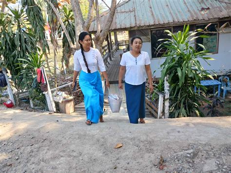 ငပလီ မြို့တွင် စာဖတ်ရှိန်မြှင့်တင်ရေး ရွေ့လျားစာကြည့်တိုက် Mobile Libraryဖြင့် စာအုပ်၊စာစောင်မ