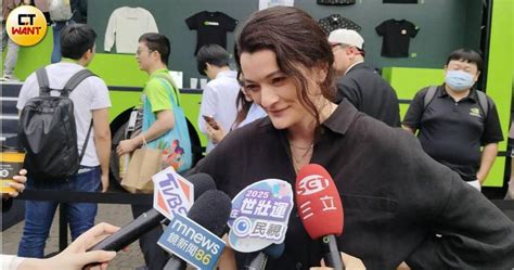 輝達公主好美！黃仁勳演講前最美焦點「最喜歡這禮物」 中天新聞網