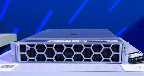Dell Poweredge R Xd First Look Dell S Fastest Storage Server Yet Storagereview Com