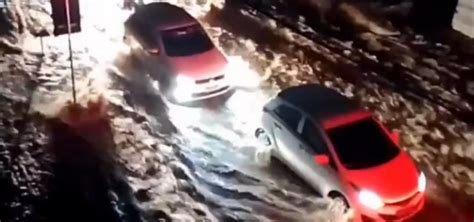 Vídeo Vitória Da Conquista Tem Carros Levados Por Enxurrada Defesa