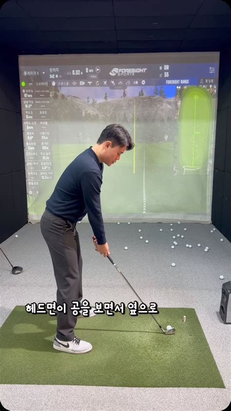 백스윙 때 손목이 돌아가면 클럽페이스면이 열리면서 슬라이스로 고생하게 돼요 백스윙 때 클럽페이스면이 공을 보면서 옆으로 가고