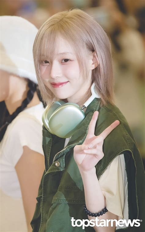 에스파 Aespa 윈터 ‘민둥맨둥 피스 김포공항 출국 [hd포토] 최규석 기자 톱스타뉴스