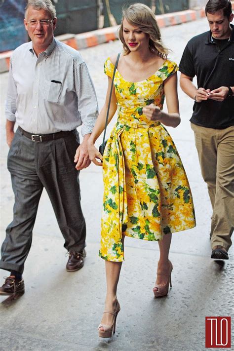Taylor Swift In Oscar De La Renta In New York City Tom Lorenzo