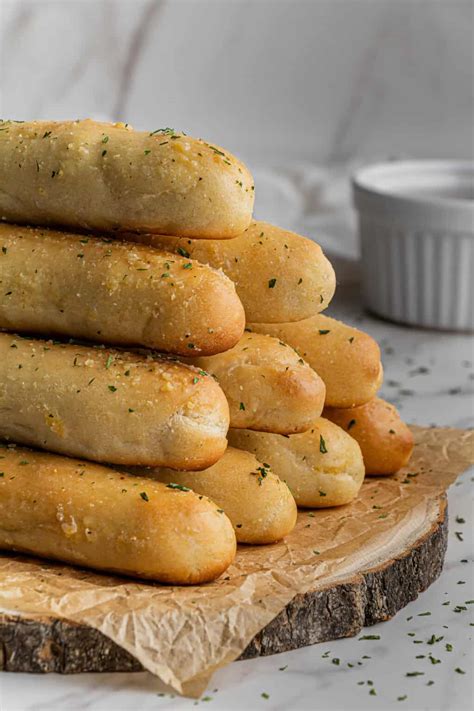 The Best Olive Garden Breadsticks Copycat Recipe Simple Copycat Recipes