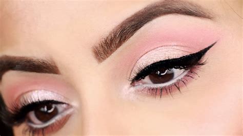 Simple Eyes Makeup In Hindi