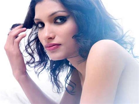 கரளவல ஆனலன மலம வபசசரம நடததய பரபல மடல கணவர உளபட 8 பர கத Online sex