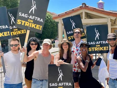 Shameless Cast Including Jeremy Allen White Reunite For Worthy Cause