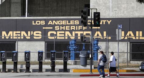 Some Mentally Ill People Are Stuck In L A Jails Report Says Los