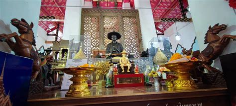 บูชา พระเจ้าตากสิน อย่างไรให้ ปลดหนี้ และสำเร็จ